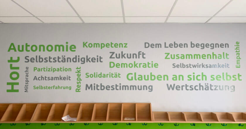 Neues Wandtattoo für den Hort „Zwergenland“ | WIR in UER